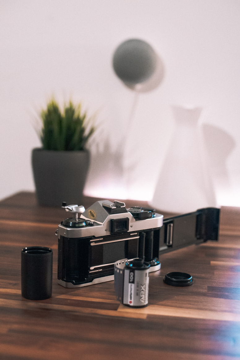 How to load film into a 35mm Camera – 35milly